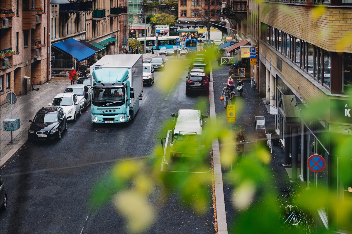 ICA Sverige inleder elektrifieringen av transporter med Volvo Lastvagnar